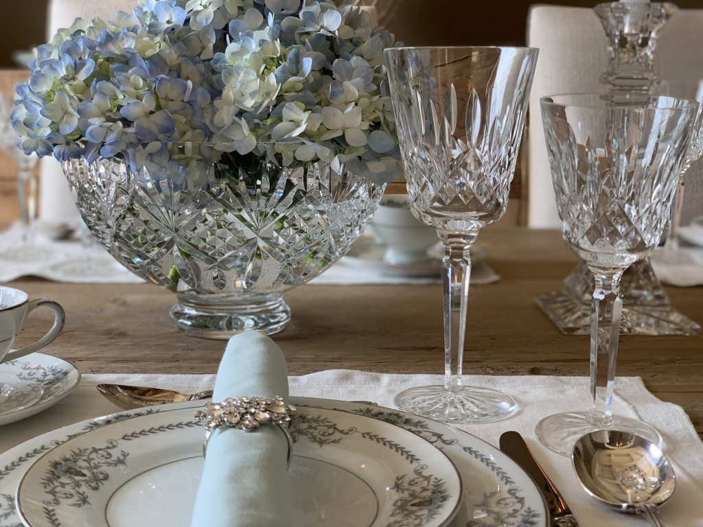 7 Tips to Setting an Intimate Spring Table - Happy Haute Home